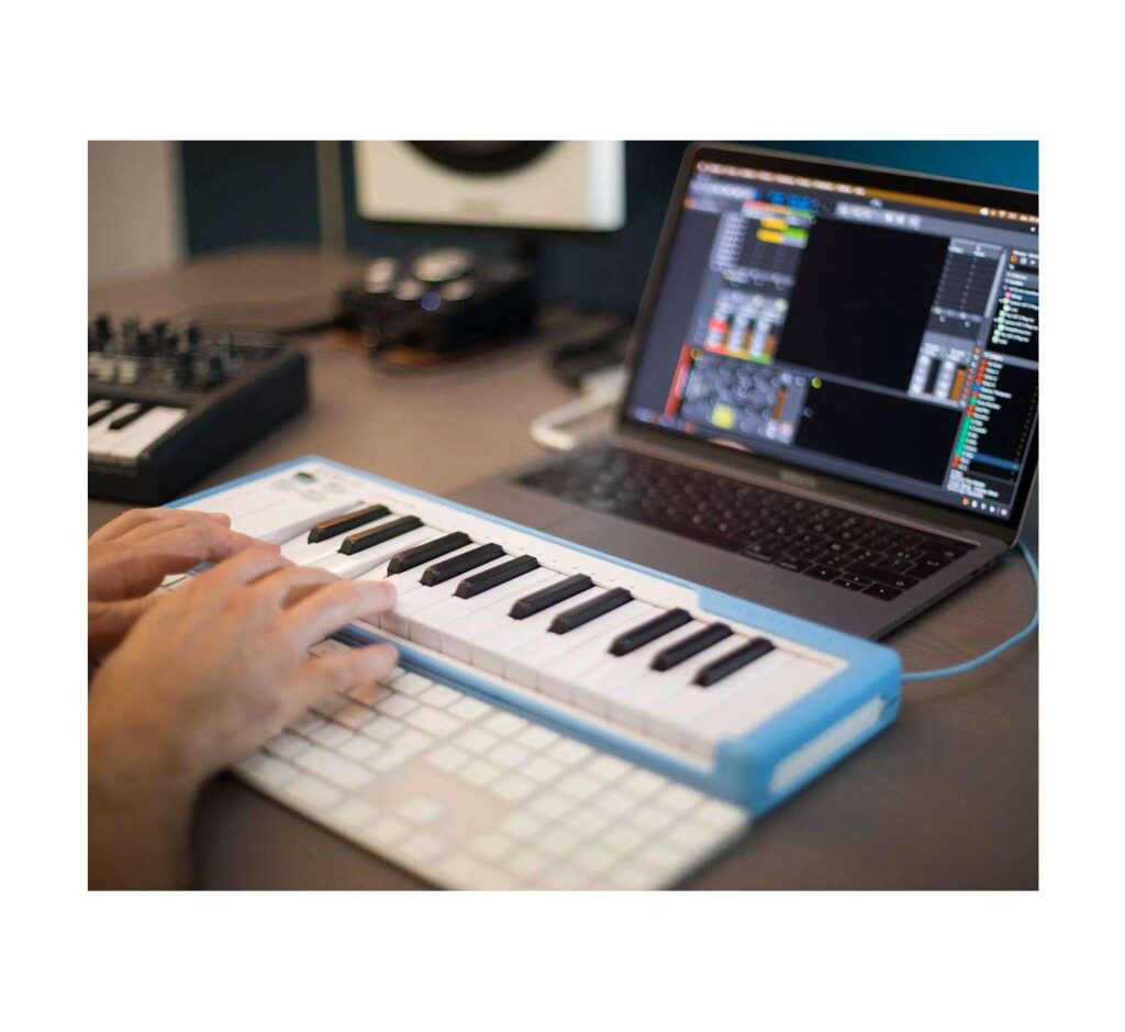 CONTROLADOR MIDI ARTURIA MICROLAB | Pianos Bogotá